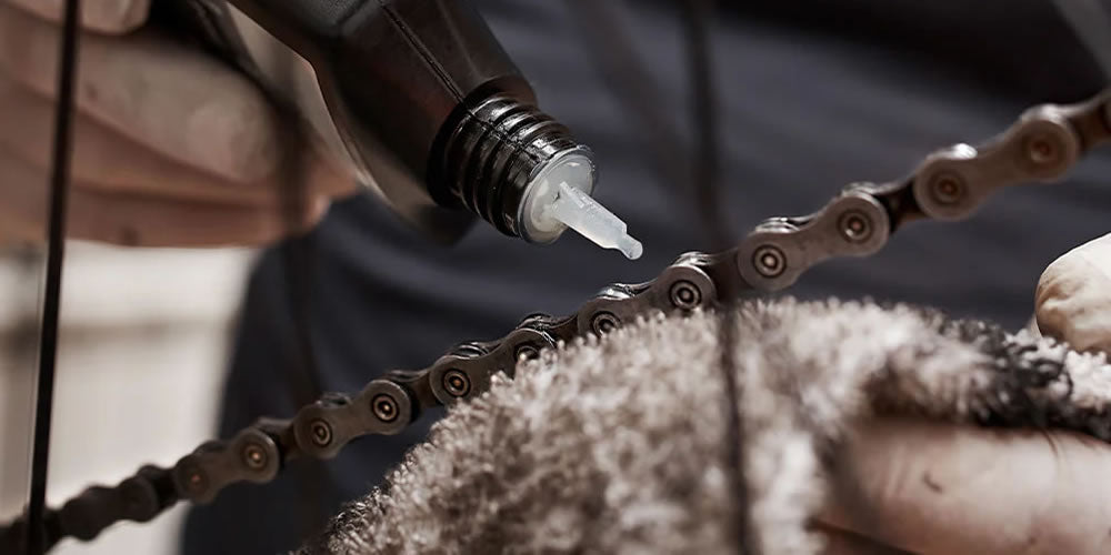 Wartung der E-Bike-Kette: Reinigung, Schmierung und Verlängerung der L
